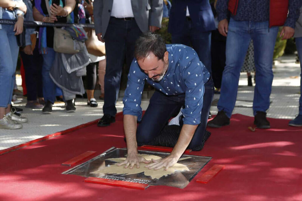 LOS ACTORES ITZIAR MIRANDA Y NACHO RUBIO BRINDAN EN EL “DÍA MOVIMIENTO ...